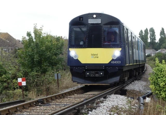 CLASS 484 AT Lake Island Line Isle Of Wight Railway South West Trains ...