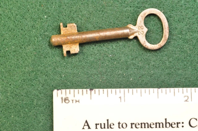 ANTIQUE ROLL TOP DESK SKELETON KEY 22 -other keys and roll top desk ...