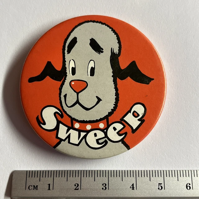 THE SOOTY SHOW Puppet Character Sweep Collectible Advertising pin badge ...