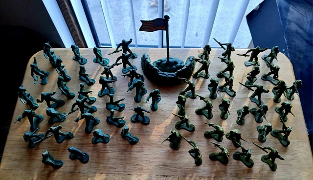 60 MINIATURE PLASTIC Soldiers/2 Bunkers with one US Flag $0.99 - PicClick
