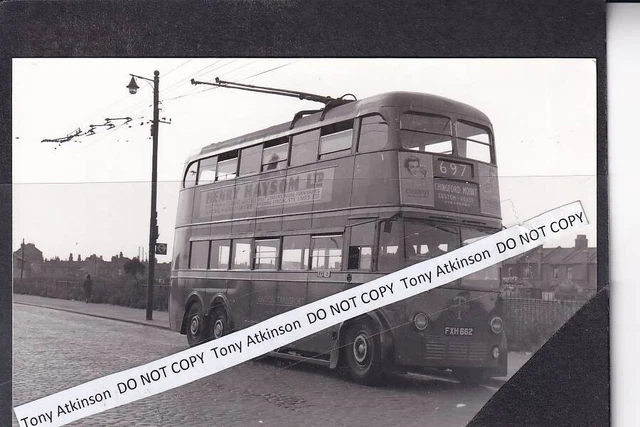 LONDON TRANSPORT - N2 Type Trolley Bus No. 1662 On Route 697 - Photo ...