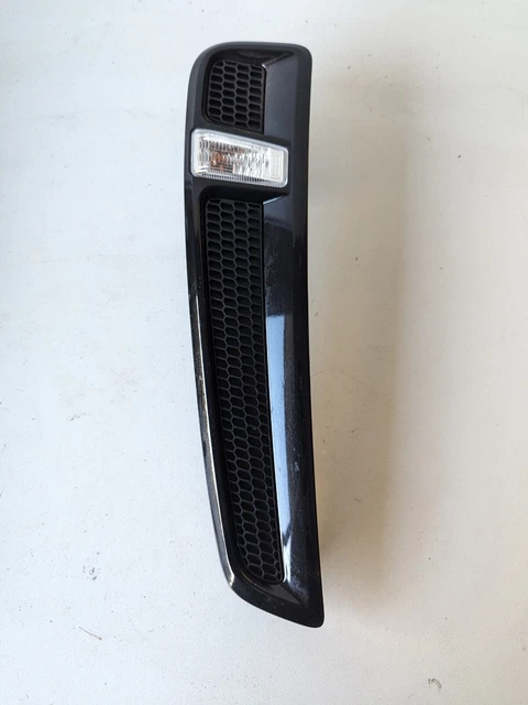 USED HOLDEN COMMODORE Calais VF Guard Indicator Flute Black Left ...