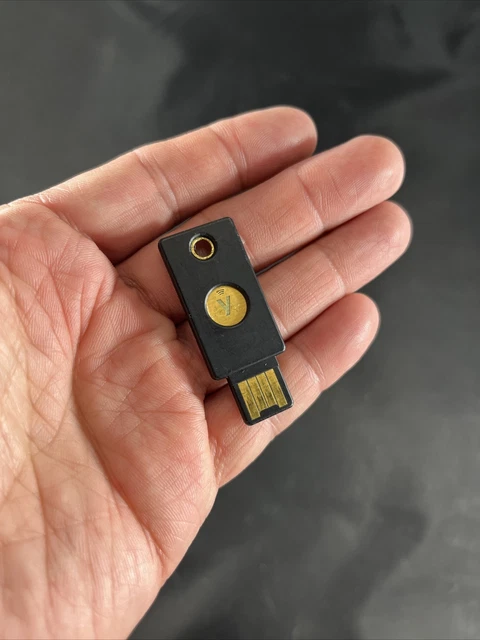 YUBICO YUBIKEY 5 NFC(FIDO) 2 Factor Authentication USB & NFC Security ...