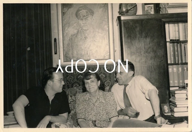 FOTO SOHN VON Erwin Rommel mit General Bayerlein vor Ölbild Rommel X35 ...
