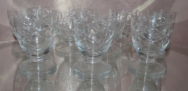 SÉRIE DE 11 verres à liqueur digestif DAUM en cristal à décor taillé ...