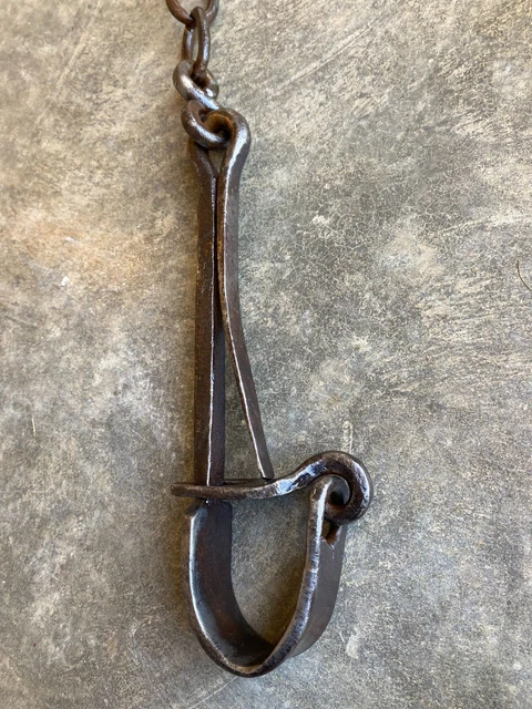 ANCIEN CROCHET POUR seau puit et sa chaine ,en fer forgé,ferrure ...