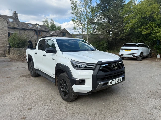 2023 /73 TOYOTA Hilux 2.8 D-4D Invincible X Auto ONLY 7000 MILES NO VAT ...