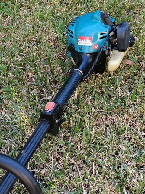 MAKITA RST210 2-STROKE petrol line trimmer Whipper Sniper Sydney $175. ...