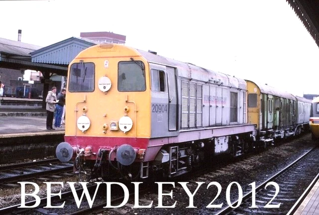 2 X ORIGINAL 35mm SLIDES CLASS 20'S 20904 @ READING 6/89 & 20064 ...