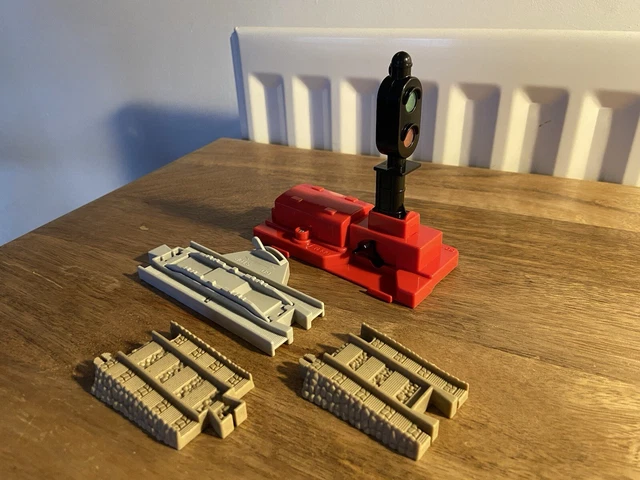 TOMY PLARAIL LIGHT-UP Train Signal with Trackmaster Thomas Adapters £20 ...