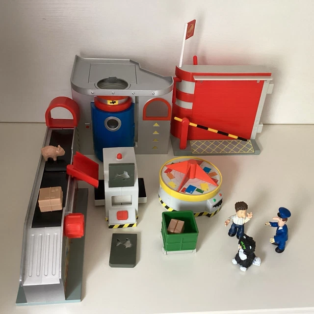 POSTMAN PAT AND Ben Taylor Figures With Sds Deluxe Sorting Office £34. ...
