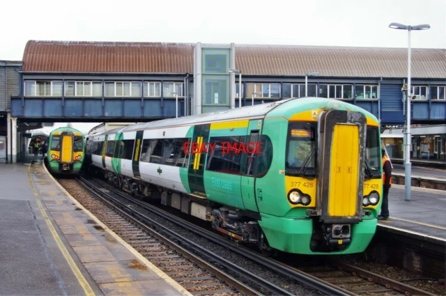 PHOTO SOUTHERN Class 377/4S No 377405 And 377428 At Clapham Junction £1 ...