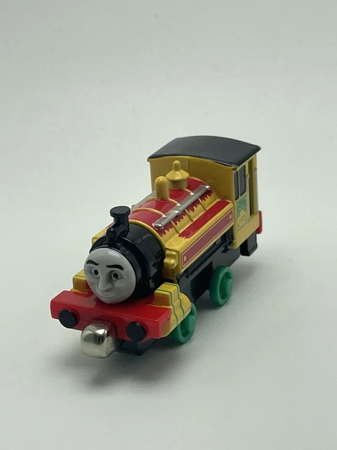 THOMAS AND FRIENDS Take And Play Magnetic Engine Train Yellow Victor ...