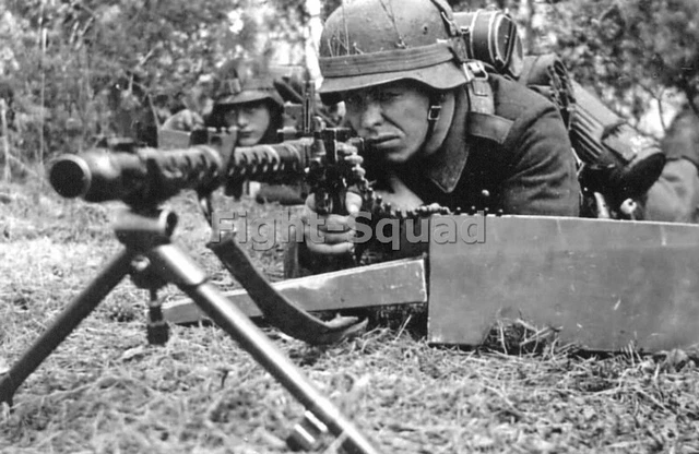 WW2 PICTURE PHOTO German soldier firing a machine gun MG-34 3769 OFFER ...
