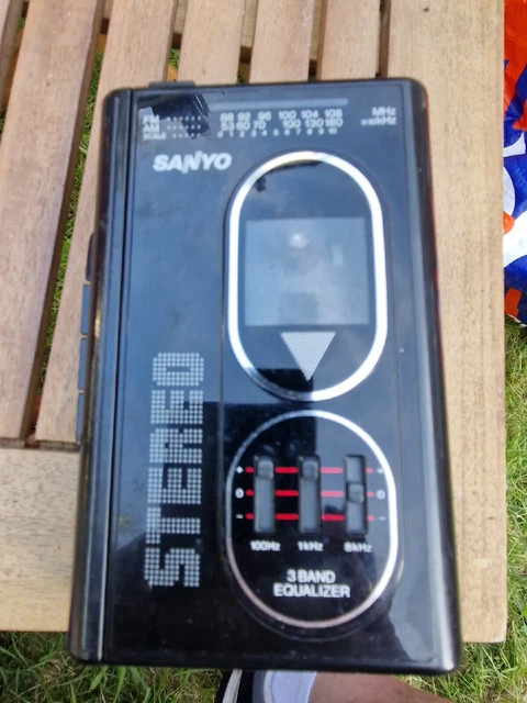 SANYO PERSONAL RADIO Cassette Player FM/AM Tuner Model M GR75 working ...