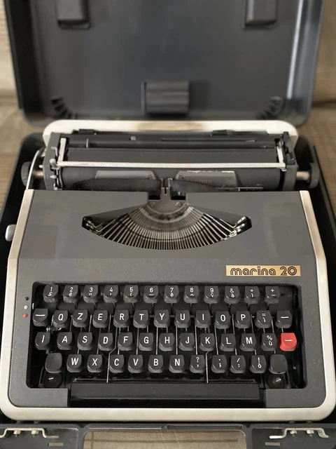 MACCHINA DA SCRIVERE Marina 20 e 21 EUR 200,00 - PicClick IT