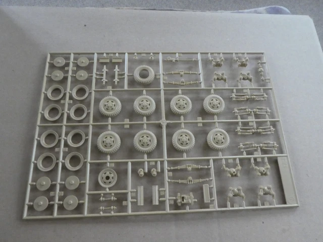 TAMIYA SDKFZ 232 Schwerer panzerspahwagen 8-rad Afrika korps kit 297 ...