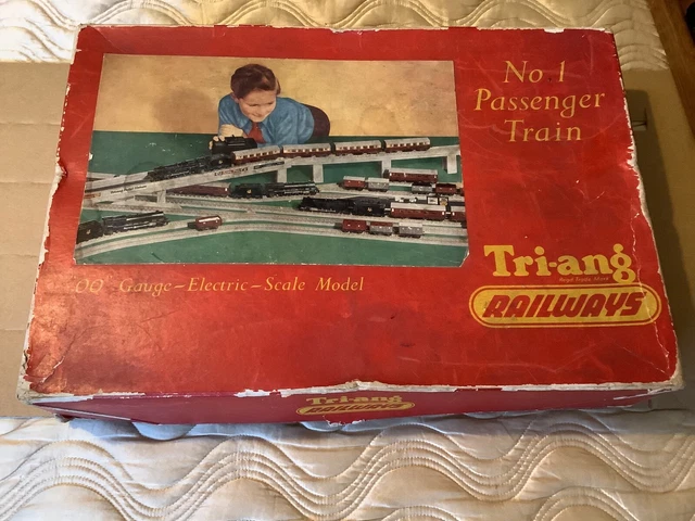 TRIANG NO 1 Passenger Train Princess Elizabeth + Transformer + 3 Wagons ...