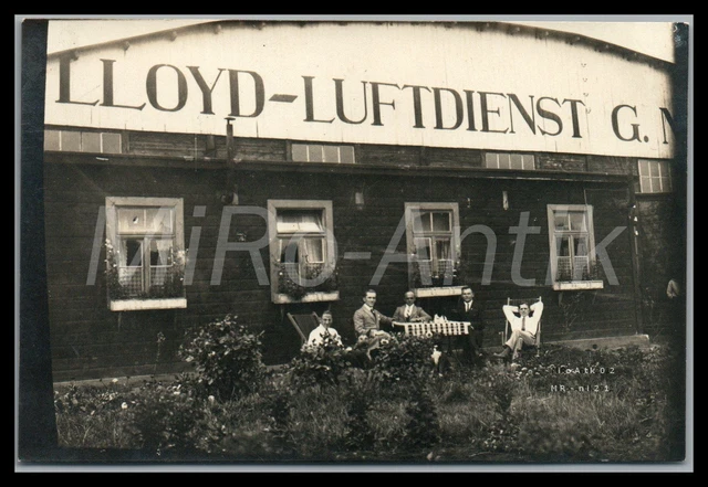 FOTO, NACHL. FLIEGERING.PELLETIER, vor der Halle der Lloyd Luftdienst ...