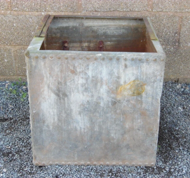 ANTIQUE VINTAGE LARGE Galvanised Pop Riveted Water Tank Garden ...