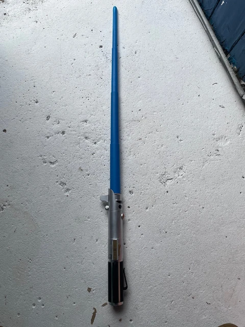 HASBRO ANAKIN SKYWALKER Retractable Blue Lightsaber 2012 Star Wars £9. ...