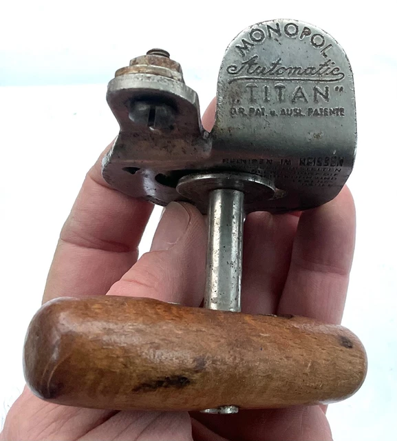 ANCIEN OUVRE BOÎTE Monopol Automatic Titant Dr Patent Caplifter ...