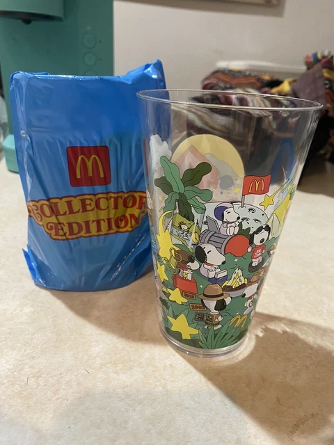 MCDONALD’S COLLECTOR HELLO Kitty and Snoopy Glass Collectors Plastic ...