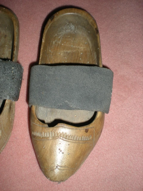 ANCIENNE PAIRE DE Sabots En Bois Pour Enfant Sculpte Collection Vintage ...