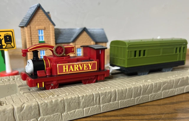 THOMAS & FRIENDS TrackMaster Harvey Motorized Train Engine Flatbed Hit ...