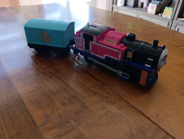 ASHIMA HYPERGLOW TRACKMASTER Revolution Motorised Train Thomas Tank ...