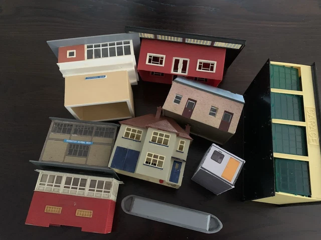TRIANG SIGNAL BOX, Hornby R473 Ticket Office, Associated Buildings Etc ...