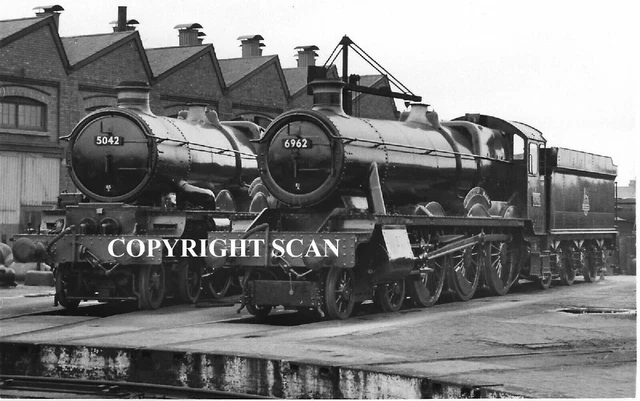 RAILWAY STEAM PHOTO. 6962 GWR HALL & 5042 GWR CASTLE @ SWINDON 52 £1.99 ...