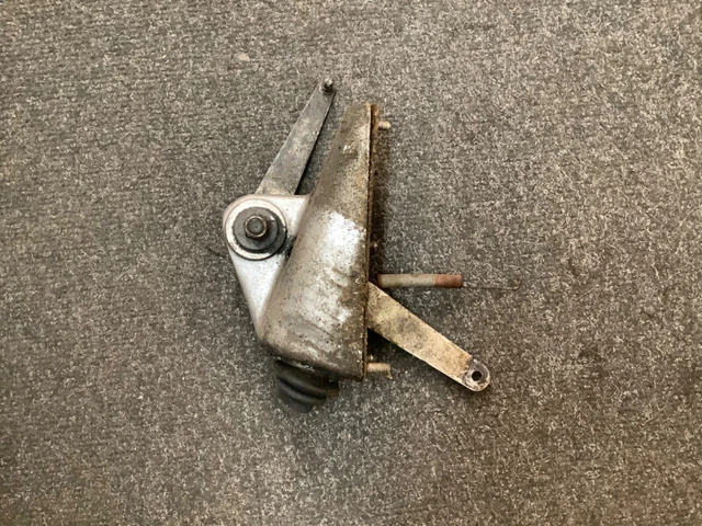 JAGUAR E-TYPE SERIES 1 Lower Steering Column Shaft Mount Cover LHD £50. ...