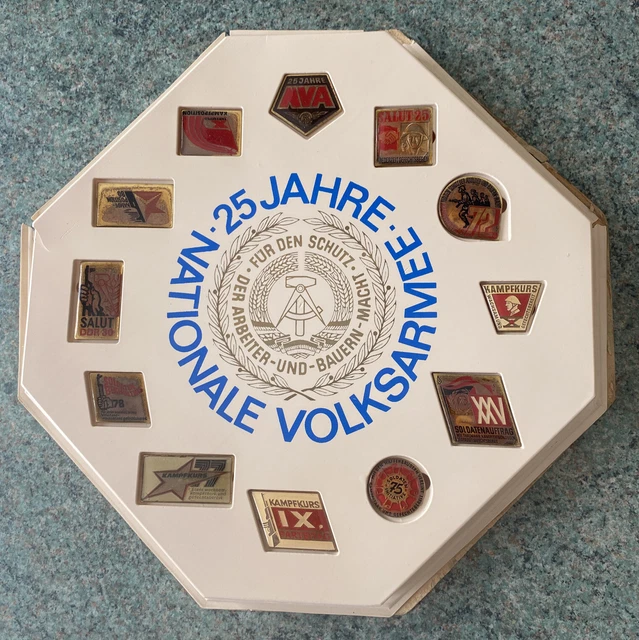 NVA DDR 12 Abzeichen 25 Jahre NVA Original Verpackung Anstecknadeln EUR ...