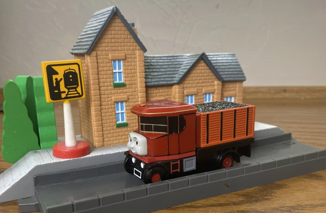 THOMAS & FRIENDS TrackMaster Elizabeth Lorry Truck Motorized Engine ...