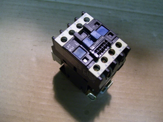 SCHNEIDER TELEMECANIQUE LP1-D1210BD 25A/600V 2-10Hp/230-575Vac 24Vdc ...