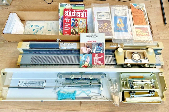 SINGER MEMO MATIC knitting machine Model 323 with manual accessory pack ...
