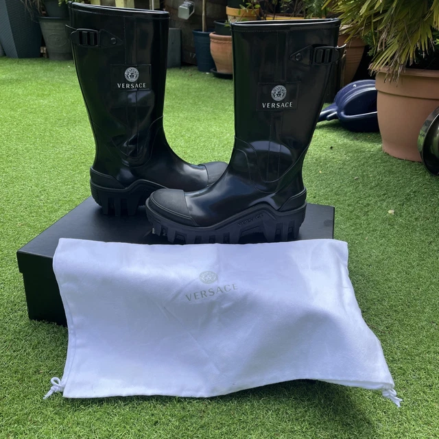 VERSACE LOGO RAIN Boots- Size 42 EU (8 UK) RRP £849 Wellington Festival ...
