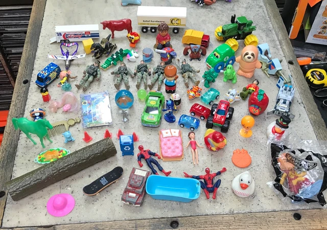JUNK DRAWER MIXED Lot Assorted Small Toys - Teacher Awards Party Favor ...
