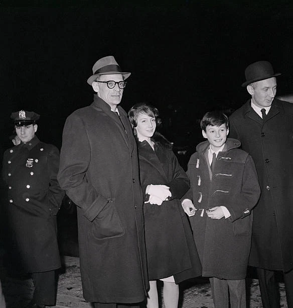ARTHUR MILLER SON Bobby daughter Jane attend premiere Misfits - 1961 ...