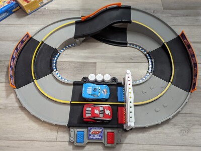MATTEL SHAKE & Go Speedway, Working Pixar Cars & Start Gate, Lightning ...