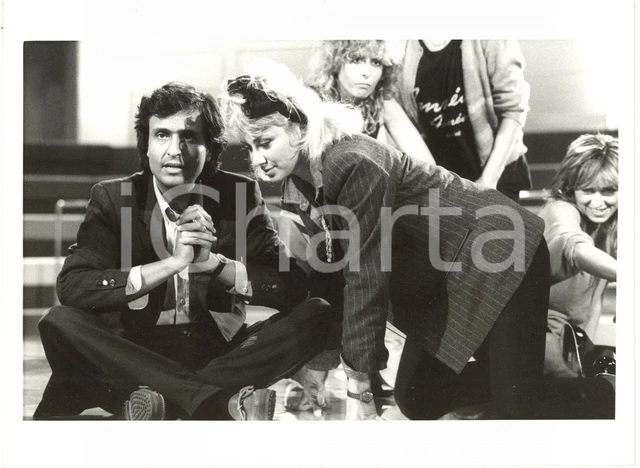 1985 CA. TELEVISIONE Ritratto di Gigi SABANI in studio (1) *Fotografia ...