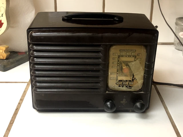 VINTAGE EMERSON BAKELITE AM Table Radio 1940s WORKS FOR PARTS OR ...