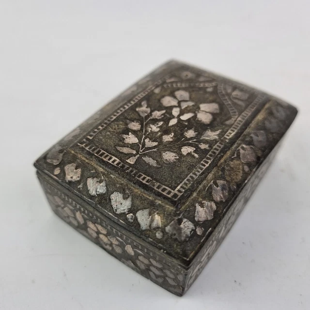 ANTIQUE INDIAN BIDRI Metal Box With Dilver Flower Decoration 6.8cm £49. ...