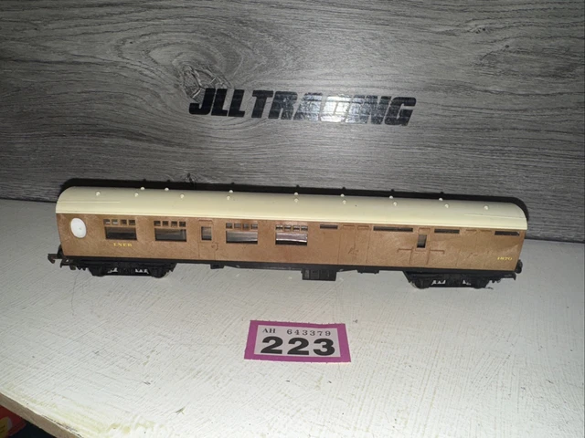 062 TRIANG TEAK R746 brake 3rd passenger coach LNER, RN1870. £7.99 ...