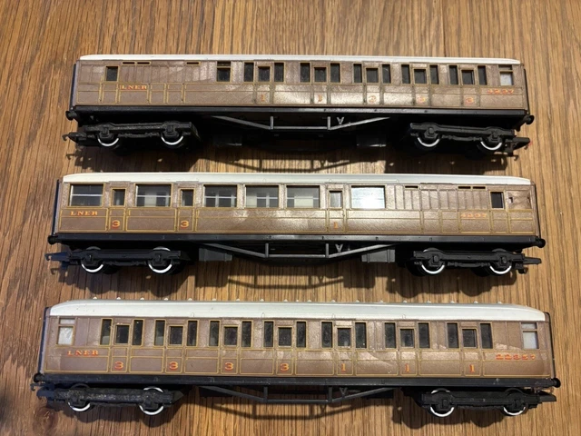 HORNBY LNER TEAK Coaches 2 X 4237 Brake Coach And 1 X 22357 Composite ...