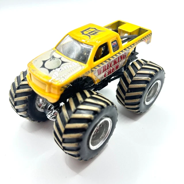 MONSTER JAM WRECKING Crew Yellow Monster Truck 1:64 Mud Tyres Hot ...