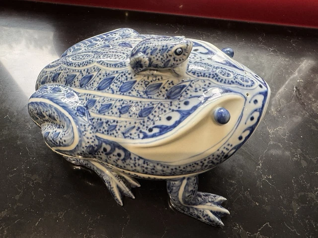 CHINESE EXPORT POTTERY Frog. Circa 19th Century, Blue/white. £130.70 ...