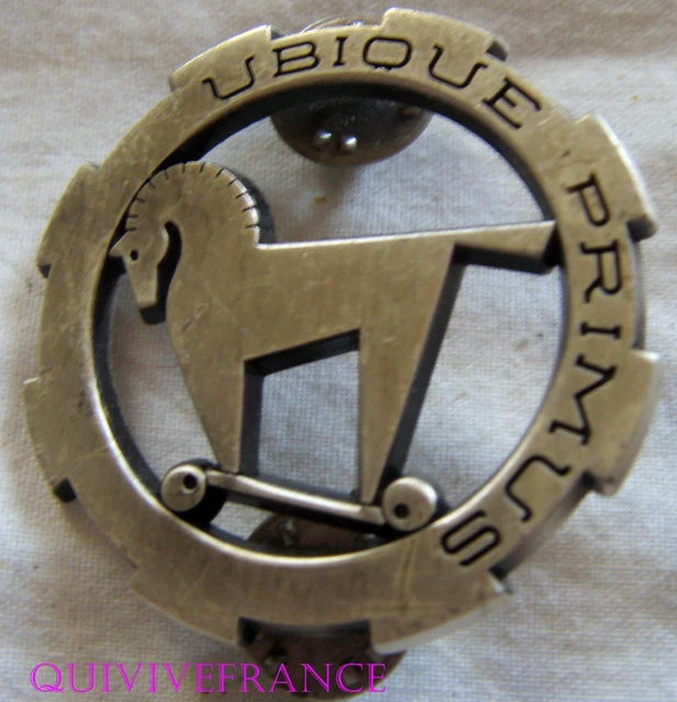 IN6943 - INSIGNE 1° R.C.A, Ubique Primus, cou non évidé, attache type ...