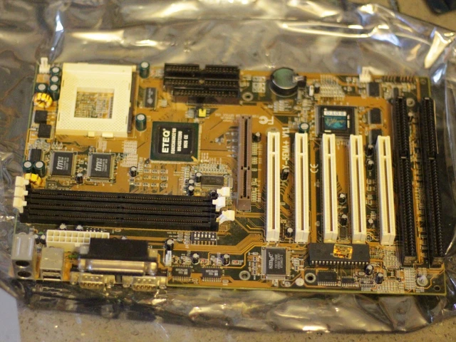 SUPER SOCKET 7 ATX Motherboard SOYO SY-5EMA+ 1.1 Sdram AGP Isa PCI VIA ...